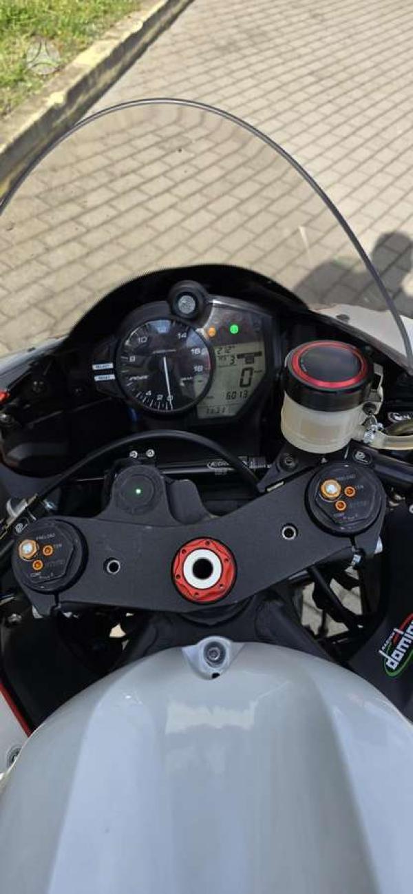 Yamaha R6 2020 Viļņa, ar dzinēja tilpumu 0.60 L un nobraukumu 6 tūkst. km par 11000 €, foto 3 vietnē AUTOMOTO.COM.LV