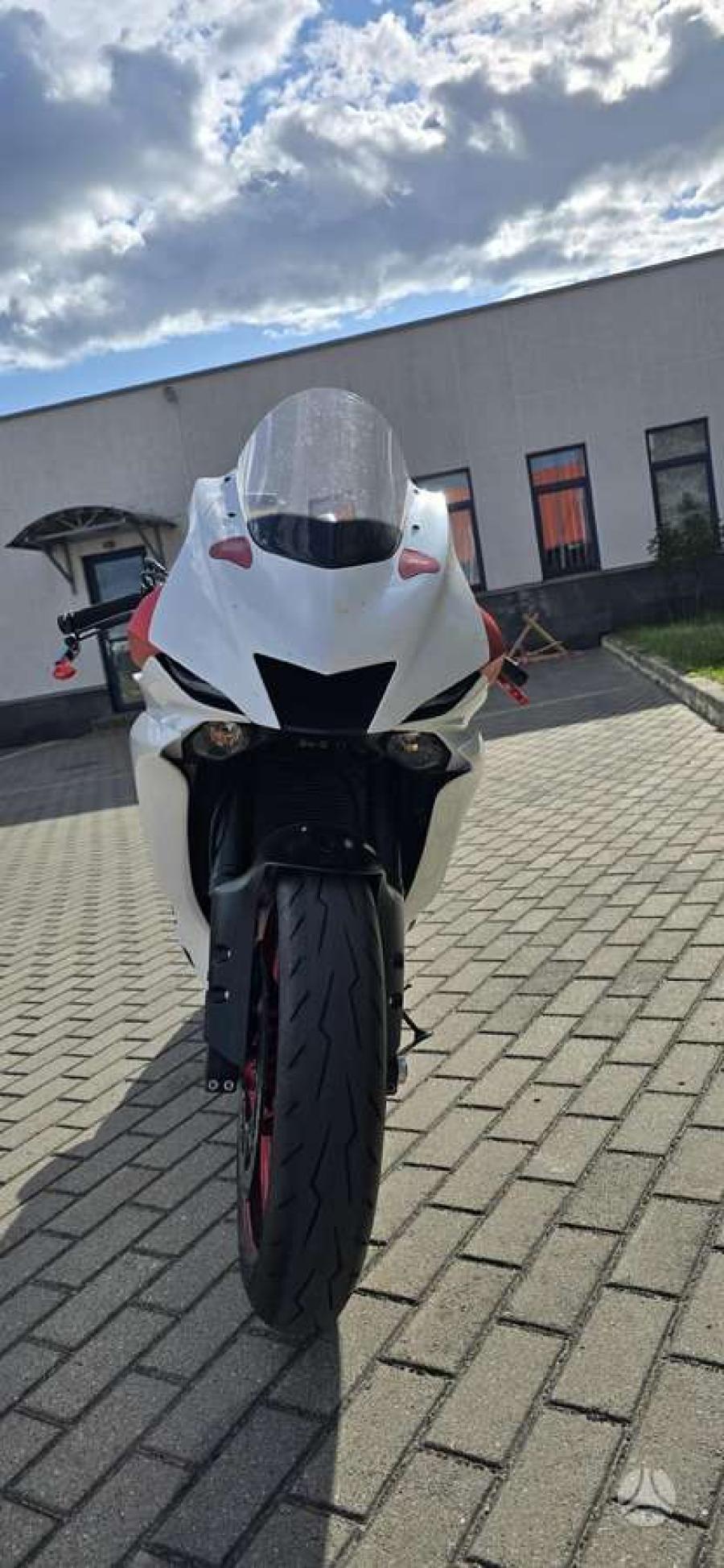 Yamaha R6 2020 in Vilnius, with an engine capacity of 0.60 L and mileage of 6 thousand km for 11000 €, photo 9 on AUTOMOTO.COM.LV