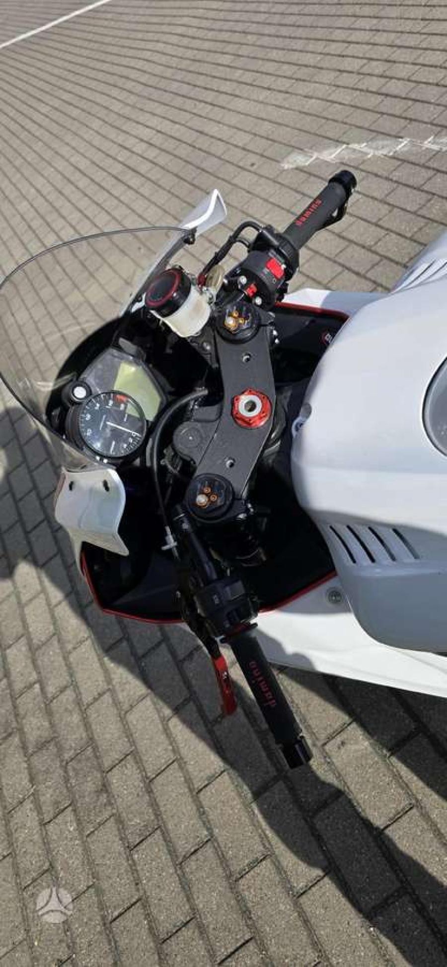 Yamaha R6 2020 in Vilnius, with an engine capacity of 0.60 L and mileage of 6 thousand km for 11000 €, photo 10 on AUTOMOTO.COM.LV