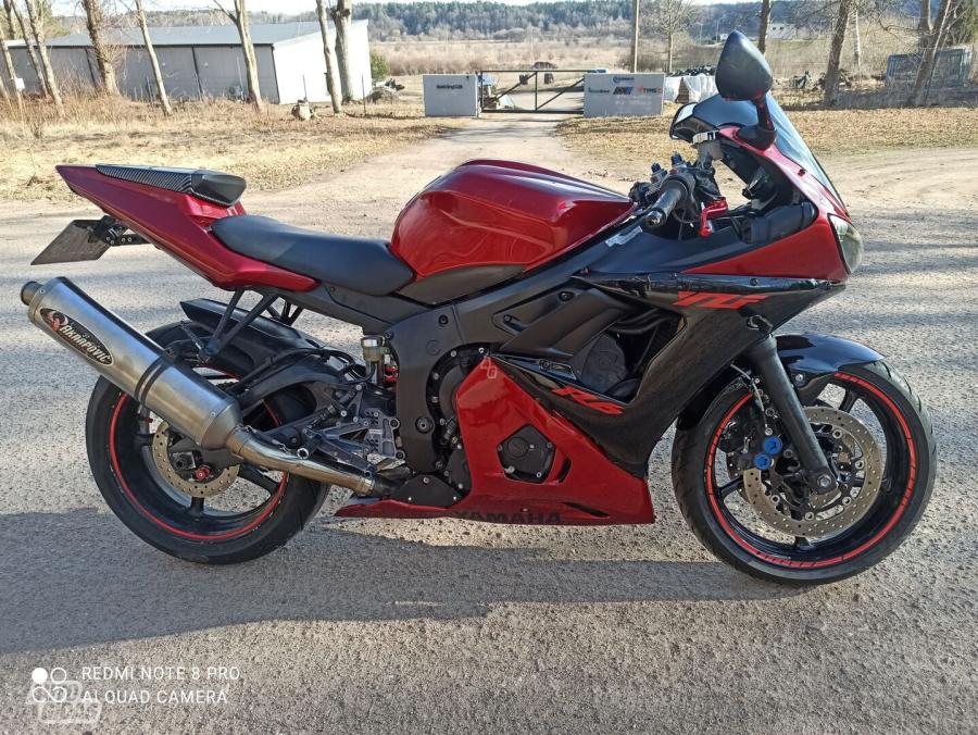 Sarkans Yamaha R6 2003 Jurbarkas, ar dzinēja tilpumu 0.60 L un nobraukumu 35 tūkst. km par 3400 €, foto 4 vietnē AUTOMOTO.COM.LV