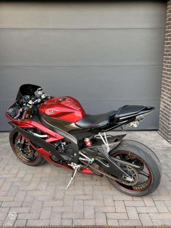 Red Yamaha R6 2007 in Alytus, with an engine capacity of 0.60 L and mileage of 38 thousand km for 5300 €, photo 4 on AUTOMOTO.COM.LV