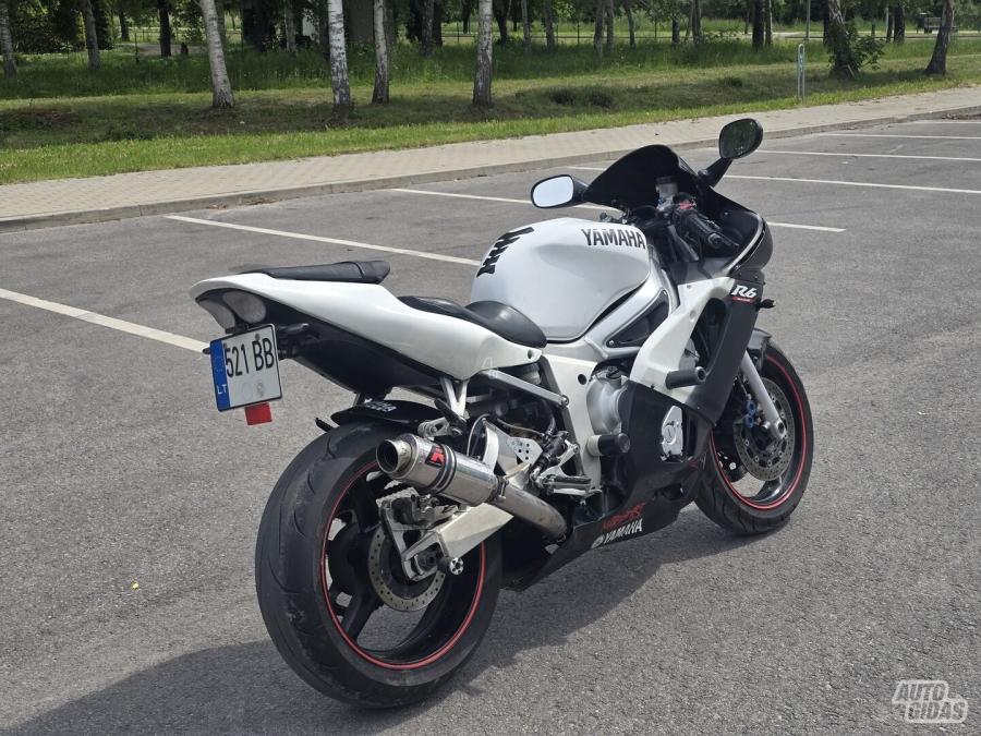 Белый Ямаха R6 2000 в Шяуляй, объемом двигателя 0.60 л и пробегом 47 тыс. км за 1750 €, фото 4 на AUTOMOTO.COM.LV