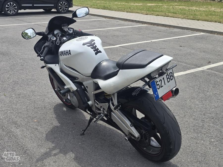 Белый Ямаха R6 2000 в Шяуляй, объемом двигателя 0.60 л и пробегом 47 тыс. км за 1750 €, фото 5 на AUTOMOTO.COM.LV