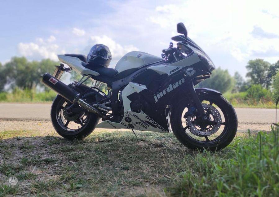 Белый Ямаха R6 2003 в Клайпеда, объемом двигателя 0.60 л и пробегом 51 тыс. км за 3300 €, фото 1 на AUTOMOTO.COM.LV
