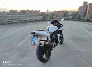 Белый Ямаха R6 2003 в Клайпеда, объемом двигателя 0.60 л и пробегом 51 тыс. км за 3300 €, фото 3 на AUTOMOTO.COM.LV