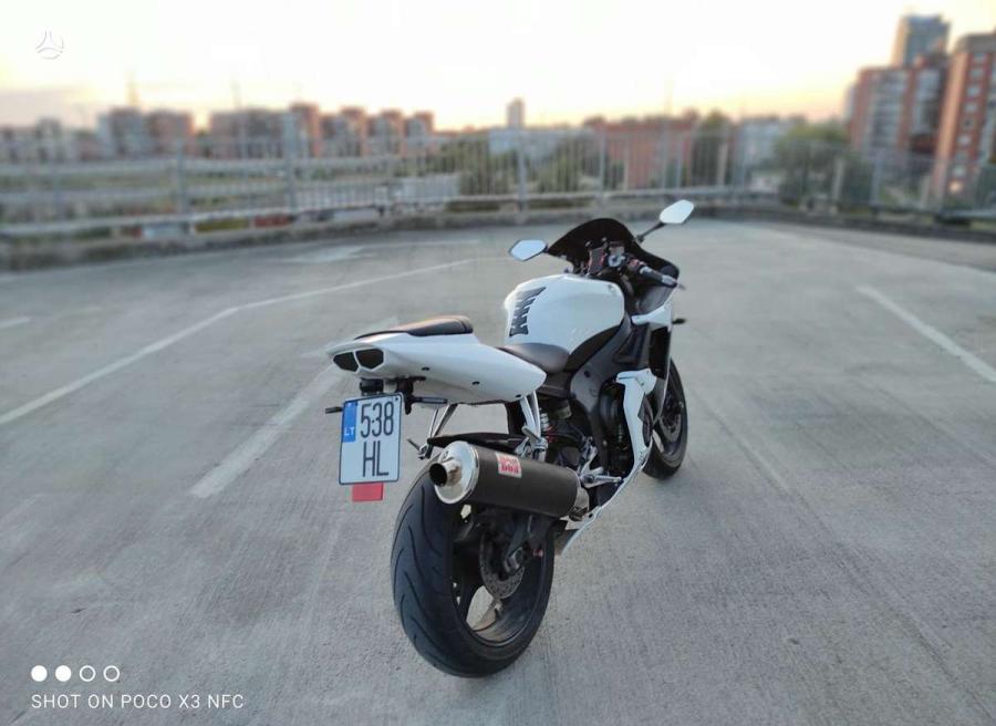 Белый Ямаха R6 2003 в Клайпеда, объемом двигателя 0.60 л и пробегом 51 тыс. км за 3300 €, фото 3 на AUTOMOTO.COM.LV