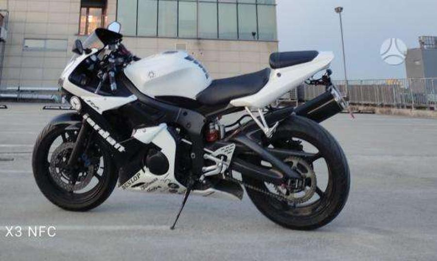 Белый Ямаха R6 2003 в Клайпеда, объемом двигателя 0.60 л и пробегом 51 тыс. км за 3300 €, фото 4 на AUTOMOTO.COM.LV