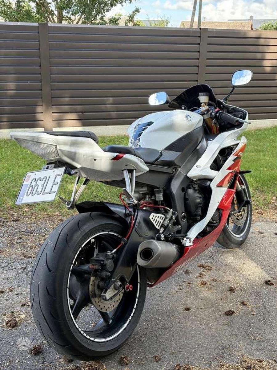 Белый Ямаха R6 2006 в Электренай, объемом двигателя 0.60 л и пробегом 26 тыс. км за 5400 €, фото 4 на AUTOMOTO.COM.LV
