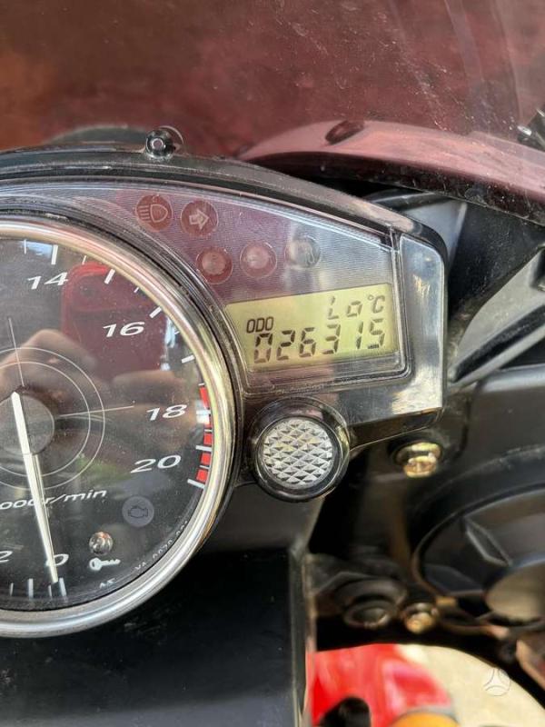 Balts Yamaha R6 2006 Elektrėnai, ar dzinēja tilpumu 0.60 L un nobraukumu 26 tūkst. km par 5400 €, foto 7 vietnē AUTOMOTO.COM.LV