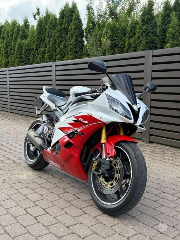 White Yamaha R6 2006 in Elektrenai, with an engine capacity of 0.60 L and mileage of 26 thousand km for 5250 €, photo 1 on AUTOMOTO.COM.LV