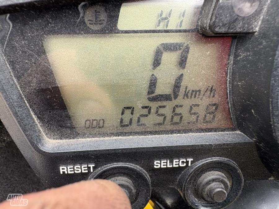 Yellow Yamaha R6 2004 in Alytus, with an engine capacity of 0.60 L and mileage of 26 thousand km for 3150 €, photo 8 on AUTOMOTO.COM.LV