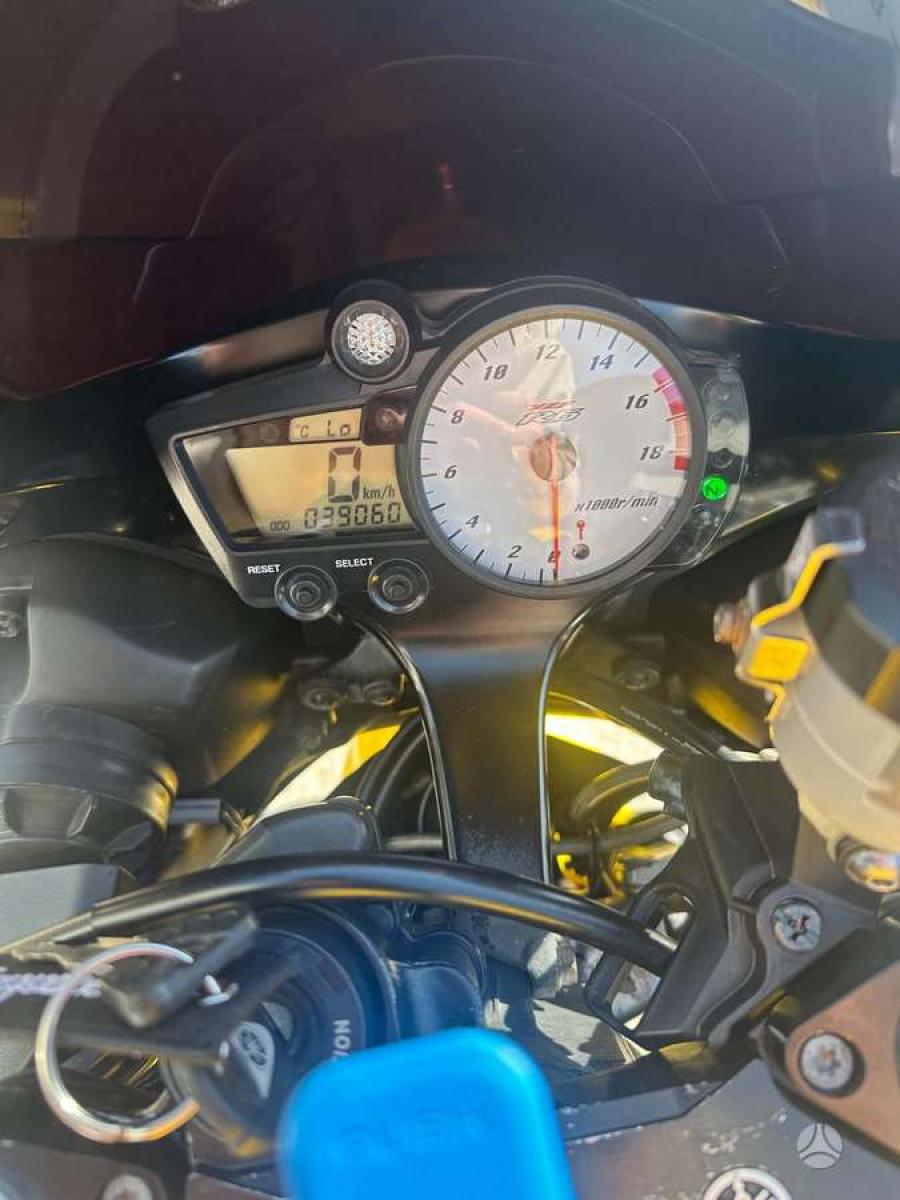 Yellow Yamaha R6 2007 in Vilnius, with an engine capacity of 0.60 L and mileage of 39 thousand km for 4150 €, photo 5 on AUTOMOTO.COM.LV