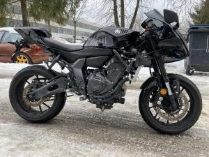 Black Yamaha R7 2022 in Vilnius, with an engine capacity of 0.70 L and mileage of 10 thousand km for 3879 €, photo 2 on AUTOMOTO.COM.LV