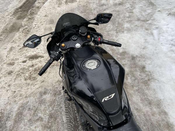 Black Yamaha R7 2022 in Vilnius, with an engine capacity of 0.70 L and mileage of 10 thousand km for 3879 €, photo 9 on AUTOMOTO.COM.LV