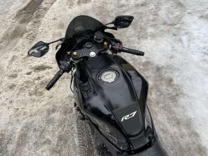 Black Yamaha R7 2022 in Vilnius, with an engine capacity of 0.70 L and mileage of 10 thousand km for 3879 €, photo 9 on AUTOMOTO.COM.LV