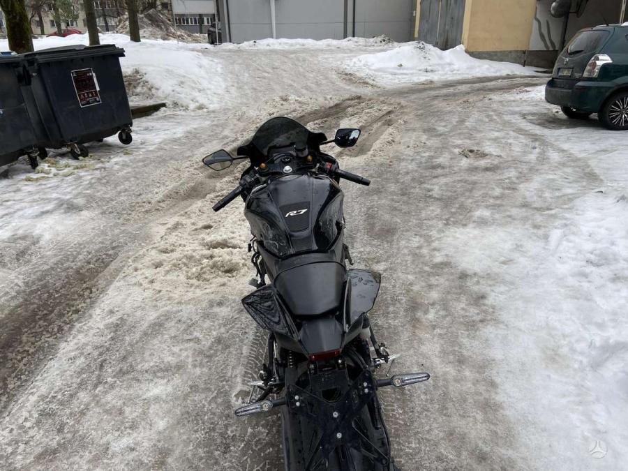 Black Yamaha R7 2022 in Vilnius, with an engine capacity of 0.70 L and mileage of 10 thousand km for 3879 €, photo 10 on AUTOMOTO.COM.LV