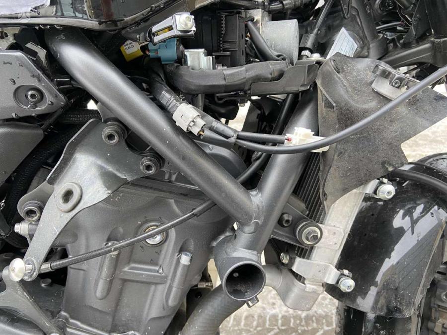 Black Yamaha R7 2022 in Vilnius, with an engine capacity of 0.70 L and mileage of 10 thousand km for 3879 €, photo 32 on AUTOMOTO.COM.LV