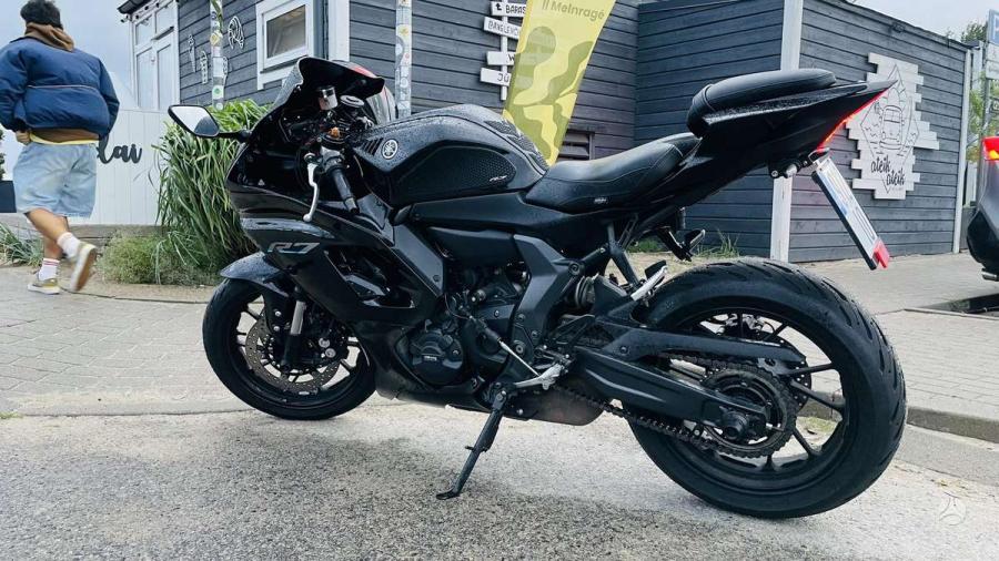 Black Yamaha R7 2023 in Klaipeda, with an engine capacity of 0.69 L and mileage of 16 thousand km for 8000 €, photo 6 on AUTOMOTO.COM.LV