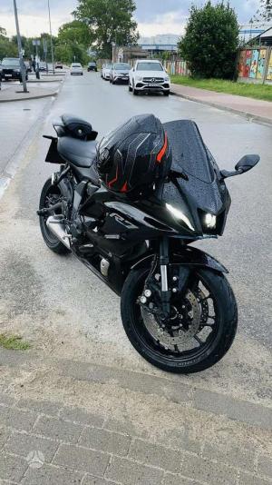 Black Yamaha R7 2023 in Klaipeda, with an engine capacity of 0.69 L and mileage of 16 thousand km for 8000 €, photo 7 on AUTOMOTO.COM.LV