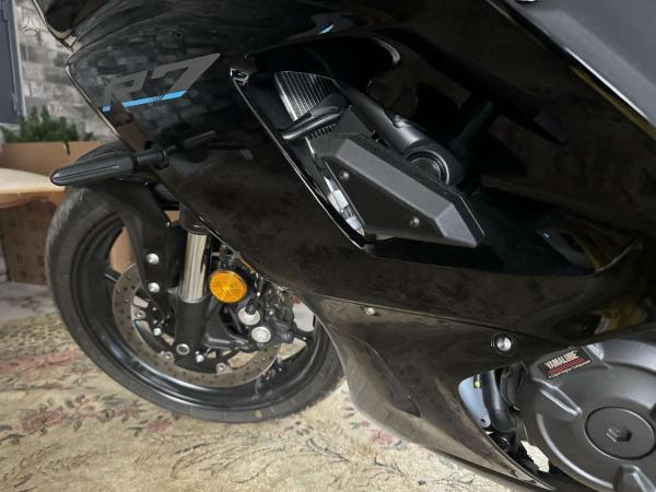 Black Yamaha R7 2024 in Vilnius, with an engine capacity of 0.70 L and mileage of 280 thousand km for 9499 €, photo 8 on AUTOMOTO.COM.LV