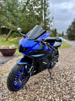Zils Yamaha R7 2024 Viļņa, ar dzinēja tilpumu 0.69 L un nobraukumu 9 tūkst. km par 6950 €, foto  vietnē AUTOMOTO.COM.LV