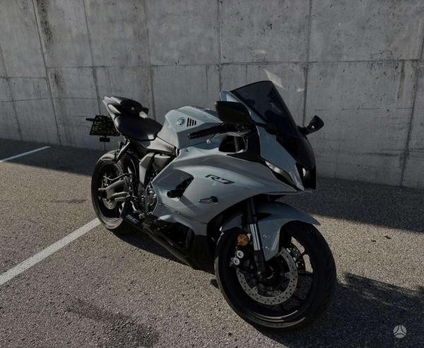 Pelēks Yamaha R7 2022 Viļņa, ar dzinēja tilpumu 0.69 L un nobraukumu 12 tūkst. km par 7700 €, foto 1 vietnē AUTOMOTO.COM.LV