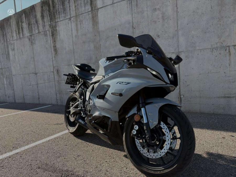 Grey Yamaha R7 2022 in Vilnius, with an engine capacity of 0.69 L and mileage of 12 thousand km for 7700 €, photo 3 on AUTOMOTO.COM.LV