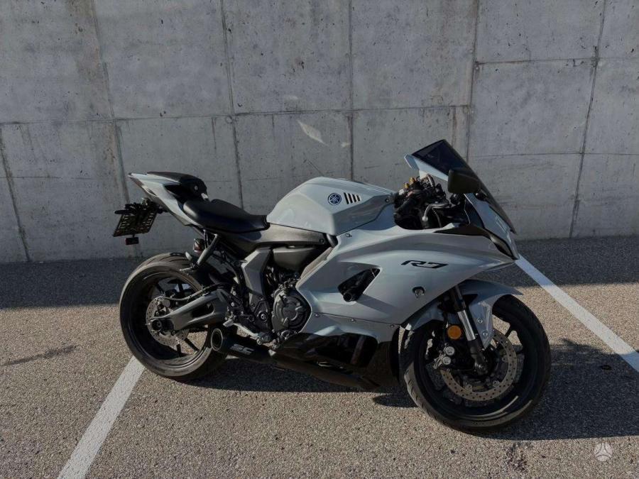 Grey Yamaha R7 2022 in Vilnius, with an engine capacity of 0.69 L and mileage of 12 thousand km for 7700 €, photo 4 on AUTOMOTO.COM.LV