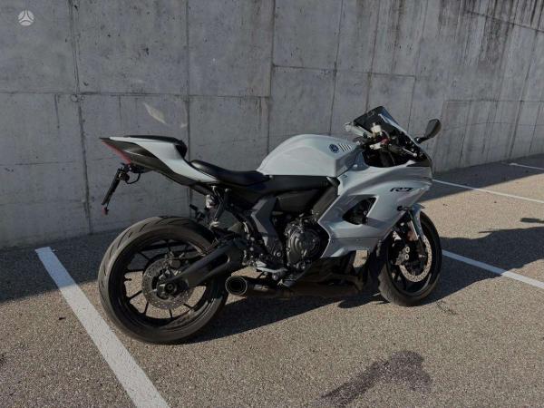 Pelēks Yamaha R7 2022 Viļņa, ar dzinēja tilpumu 0.69 L un nobraukumu 12 tūkst. km par 7700 €, foto 4 vietnē AUTOMOTO.COM.LV