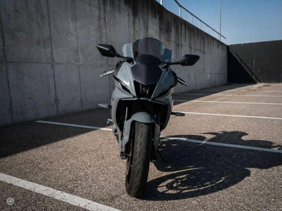 Grey Yamaha R7 2022 in Vilnius, with an engine capacity of 0.69 L and mileage of 12 thousand km for 7700 €, photo 6 on AUTOMOTO.COM.LV