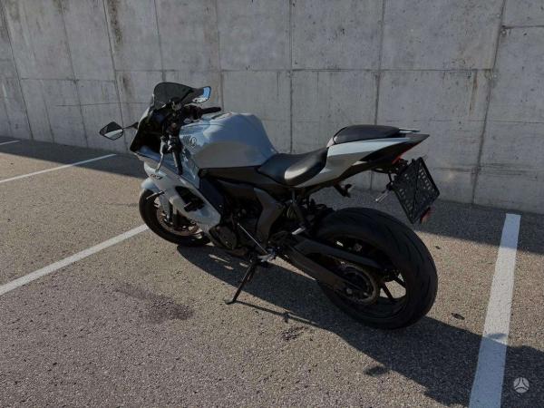 Pelēks Yamaha R7 2022 Viļņa, ar dzinēja tilpumu 0.69 L un nobraukumu 12 tūkst. km par 7700 €, foto 8 vietnē AUTOMOTO.COM.LV