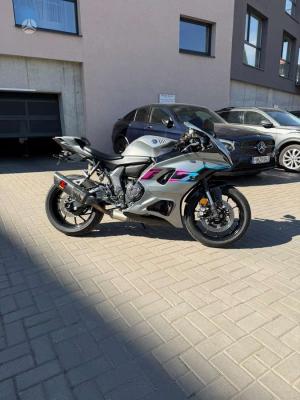 Yamaha R7 2022 Kauņa, ar dzinēja tilpumu 0.70 L un nobraukumu 26 tūkst. km par 6400 €, foto  vietnē AUTOMOTO.COM.LV