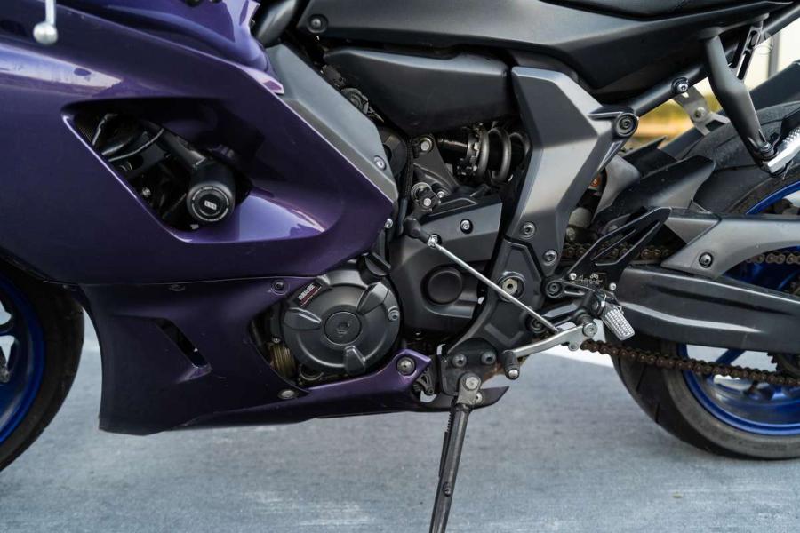 Violets Yamaha R7 2023 Klaipėda, ar dzinēja tilpumu 0.69 L un nobraukumu 8 tūkst. km par 8200 €, foto 25 vietnē AUTOMOTO.COM.LV