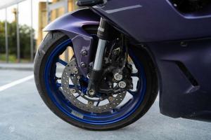 Violets Yamaha R7 2023 Klaipėda, ar dzinēja tilpumu 0.69 L un nobraukumu 8 tūkst. km par 8200 €, foto 26 vietnē AUTOMOTO.COM.LV