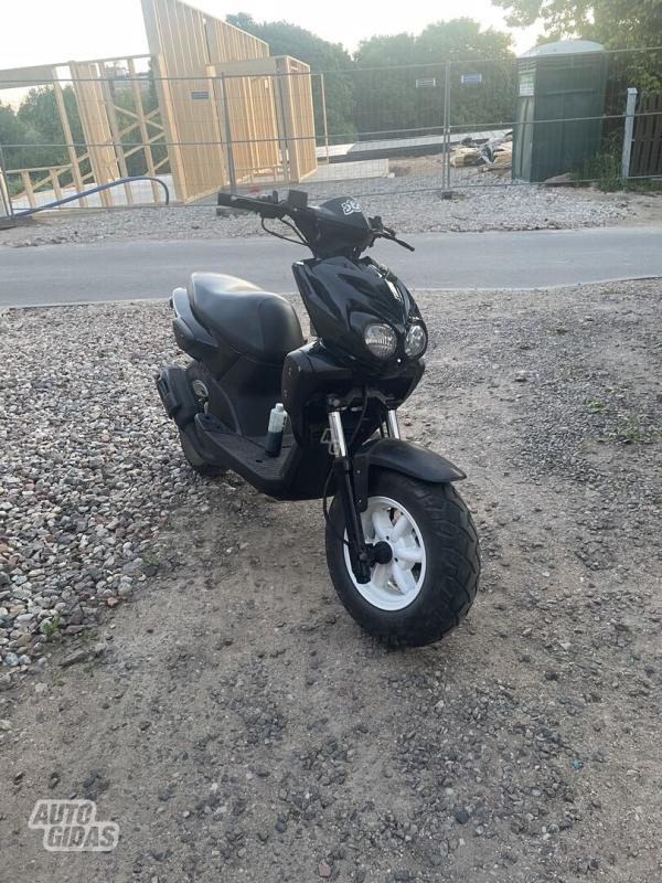 Melns Yamaha Slider 2001 Viļņa, ar dzinēja tilpumu 0.05 L un nobraukumu 28 tūkst. km par 1350 €, foto 1 vietnē AUTOMOTO.COM.LV
