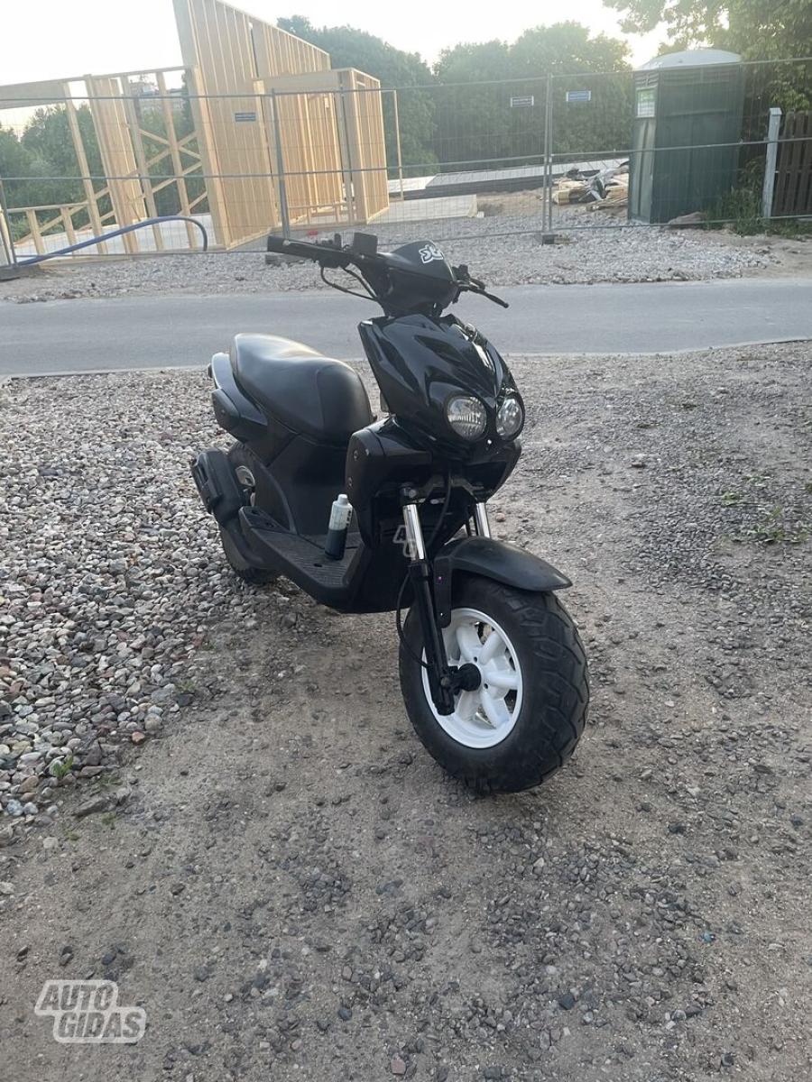 Black Yamaha Slider 2001 in Vilnius, with an engine capacity of 0.05 L and mileage of 28 thousand km for 1350 €, photo 1 on AUTOMOTO.COM.LV