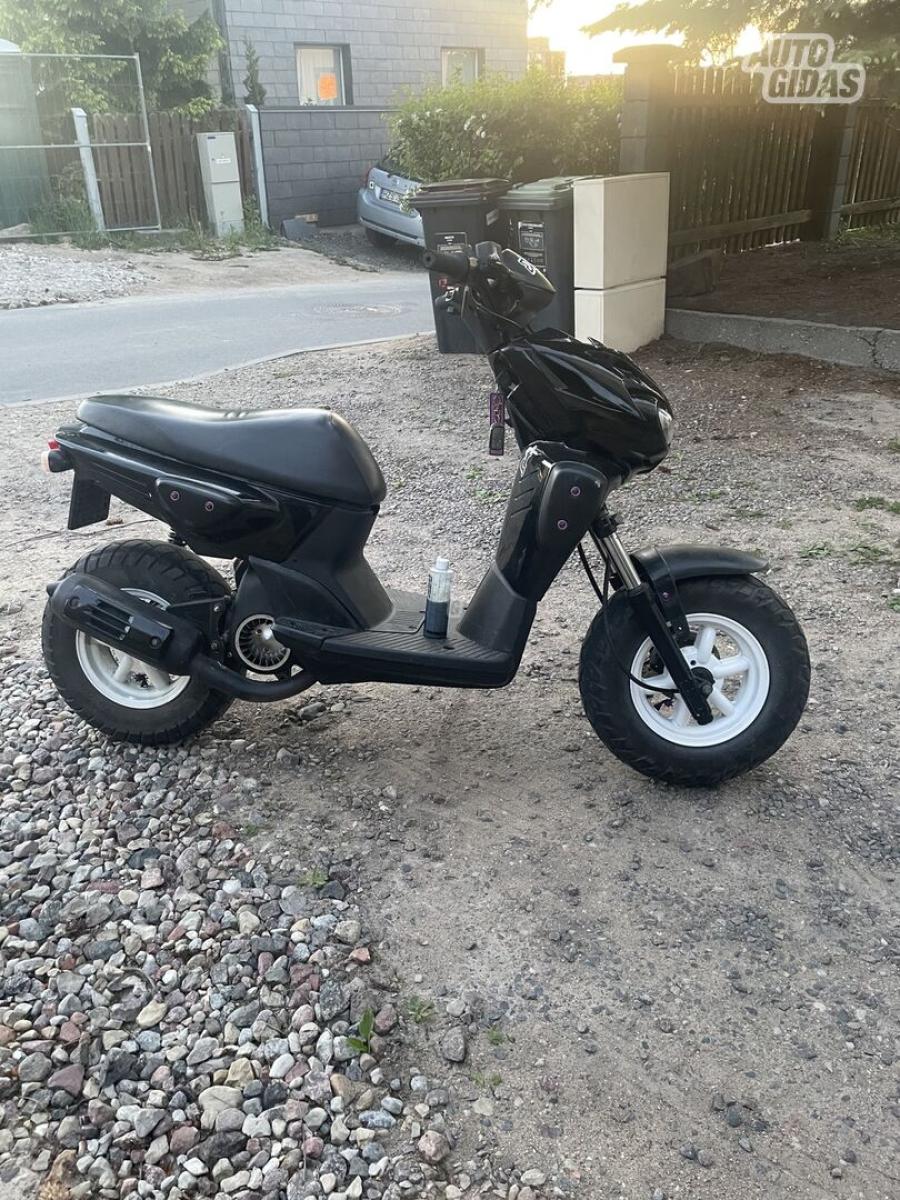 Black Yamaha Slider 2001 in Vilnius, with an engine capacity of 0.05 L and mileage of 28 thousand km for 1350 €, photo 3 on AUTOMOTO.COM.LV
