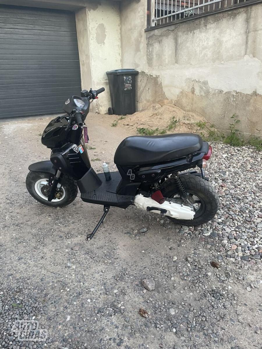 Black Yamaha Slider 2001 in Vilnius, with an engine capacity of 0.05 L and mileage of 28 thousand km for 1350 €, photo 4 on AUTOMOTO.COM.LV