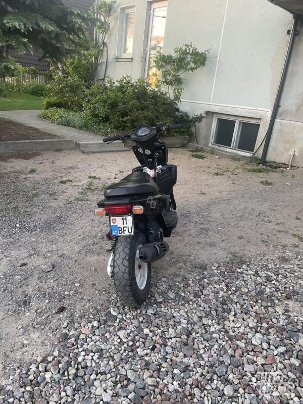 Melns Yamaha Slider 2001 Viļņa, ar dzinēja tilpumu 0.05 L un nobraukumu 28 tūkst. km par 1350 €, foto 4 vietnē AUTOMOTO.COM.LV
