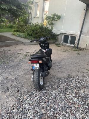 Black Yamaha Slider 2001 in Vilnius, with an engine capacity of 0.05 L and mileage of 28 thousand km for 1350 €, photo 5 on AUTOMOTO.COM.LV