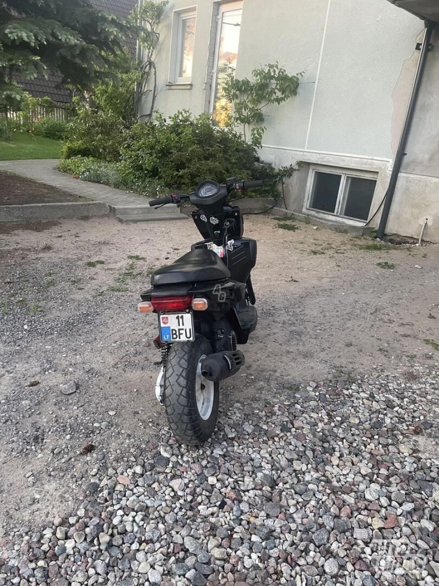 Black Yamaha Slider 2001 in Vilnius, with an engine capacity of 0.05 L and mileage of 28 thousand km for 1350 €, photo 5 on AUTOMOTO.COM.LV