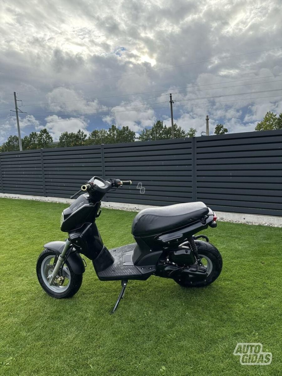 Melns Yamaha Slider 2003 Kauņa, ar dzinēja tilpumu 0.05 L un nobraukumu 14 tūkst. km par 1900 €, foto 9 vietnē AUTOMOTO.COM.LV