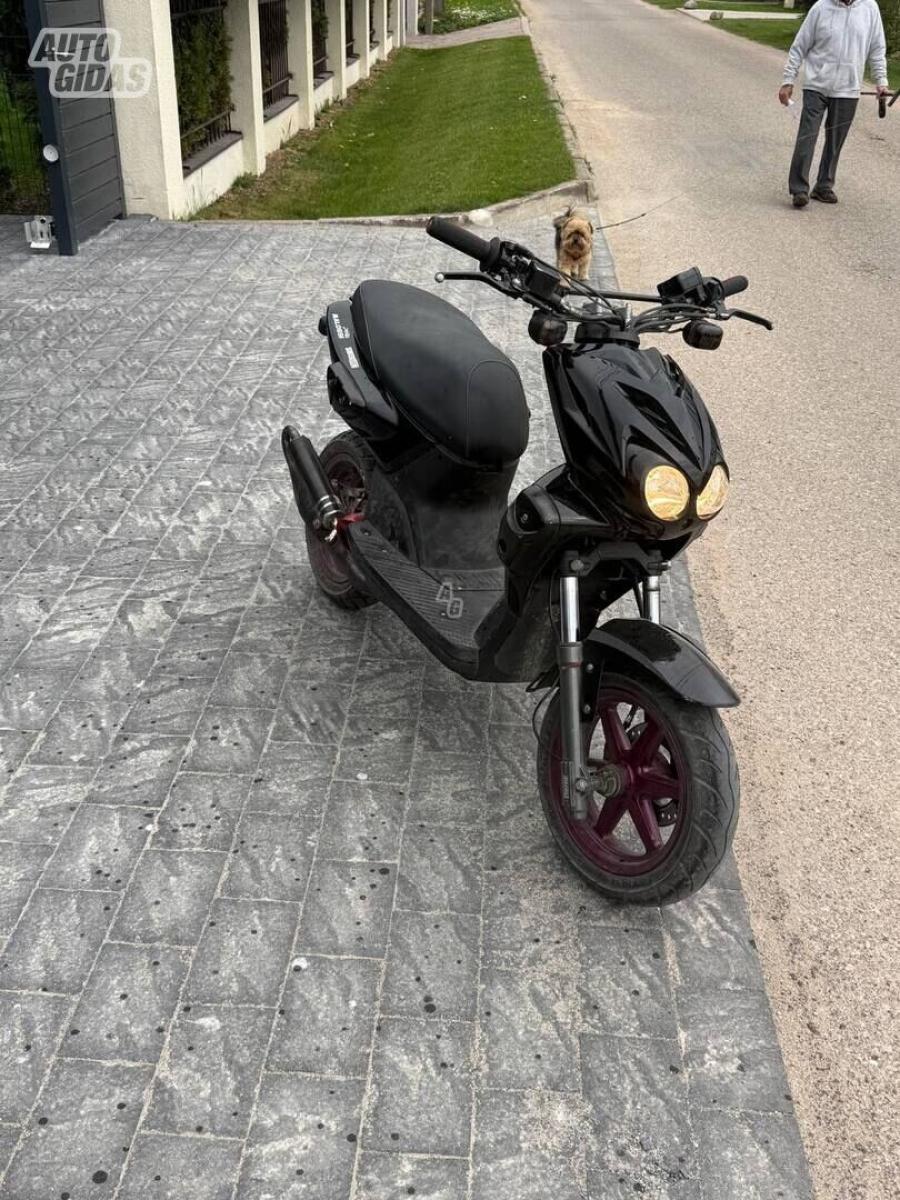 Yamaha Slider 2008 in Vilnius, with an engine capacity of 0.05 L and mileage of 15 thousand km for 1960 €, photo 4 on AUTOMOTO.COM.LV