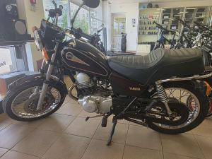 Sarkans Yamaha Sr 125 1997 Viļņa, ar dzinēja tilpumu 0.00 L un nobraukumu 16 tūkst. km par 2200 €, foto  vietnē AUTOMOTO.COM.LV