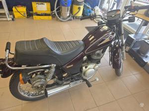 Sarkans Yamaha Sr 125 1997 Viļņa, ar dzinēja tilpumu 0.00 L un nobraukumu 16 tūkst. km par 2200 €, foto 4 vietnē AUTOMOTO.COM.LV
