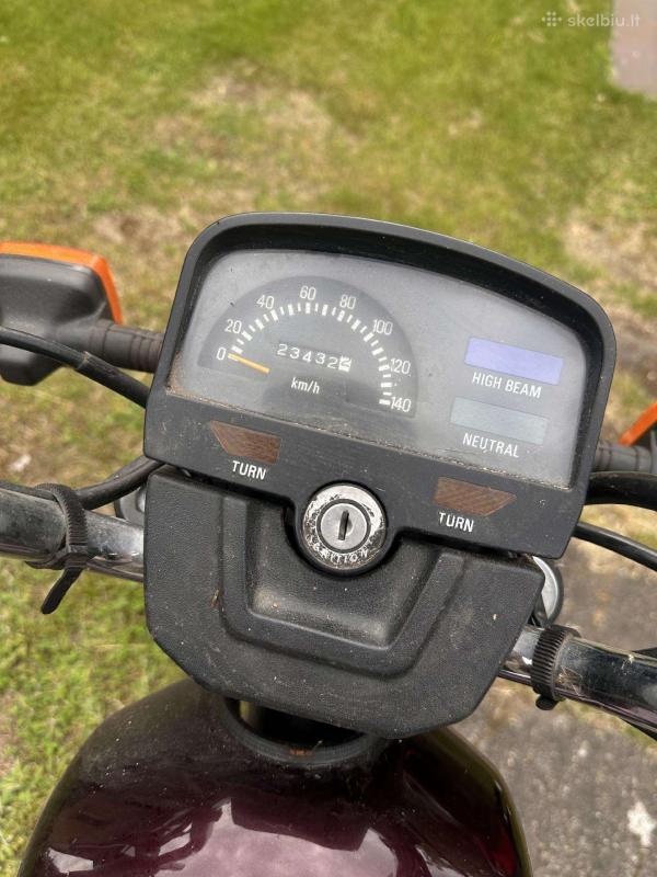 Sarkans Yamaha Sr 125 1997 Kauņa, ar dzinēja tilpumu 0.13 L un nobraukumu 23 tūkst. km par 1200 €, foto 5 vietnē AUTOMOTO.COM.LV