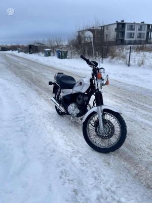 White Yamaha Sr 125 1999 in Kaunas, with an engine capacity of 0.13 L and mileage of 35 thousand km for 700 €, photo 3 on AUTOMOTO.COM.LV