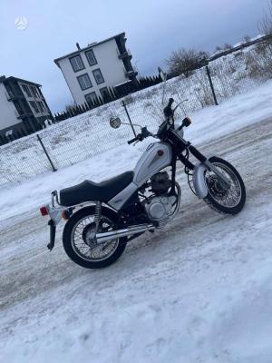 Белый Ямаха Sr 125 1999 в Каунас, объемом двигателя 0.13 л и пробегом 35 тыс. км за 700 €, фото 4 на AUTOMOTO.COM.LV