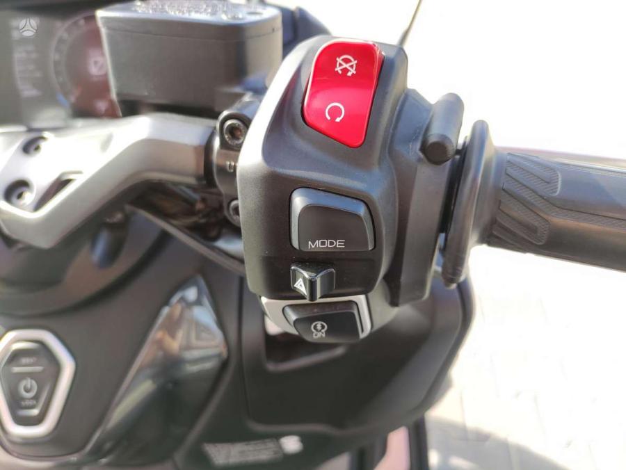 Green Yamaha T Max 2022 in Klaipeda, with an engine capacity of 0.56 L and mileage of 1 thousand km for 12500 €, photo 11 on AUTOMOTO.COM.LV