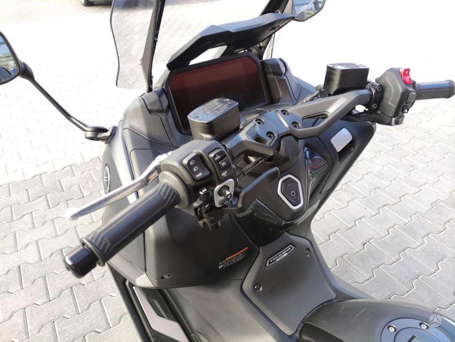 Green Yamaha T Max 2022 in Klaipeda, with an engine capacity of 0.56 L and mileage of 1 thousand km for 12500 €, photo 12 on AUTOMOTO.COM.LV
